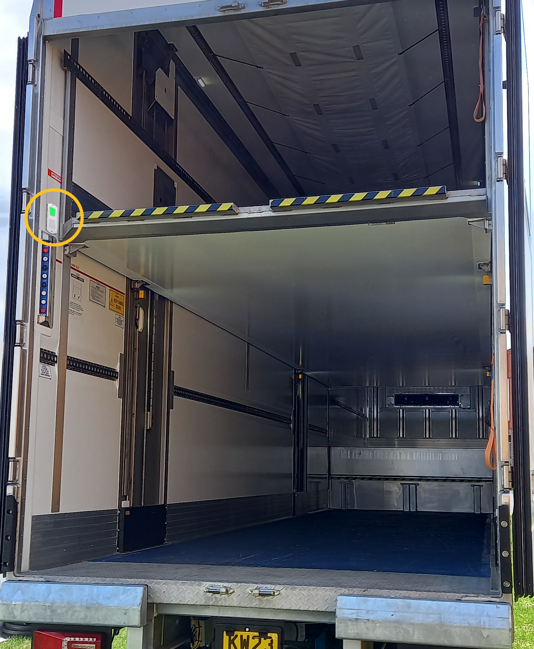 New SAFE Status Labcraft lamp ticks the safety box for lifting deck ...